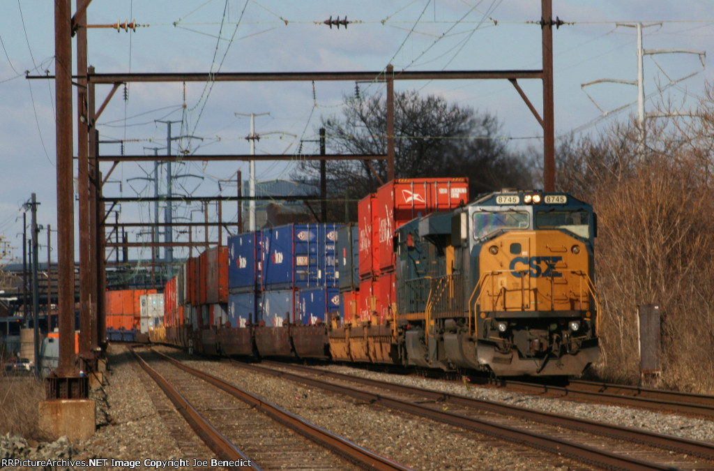 CSX 8745 on Q190